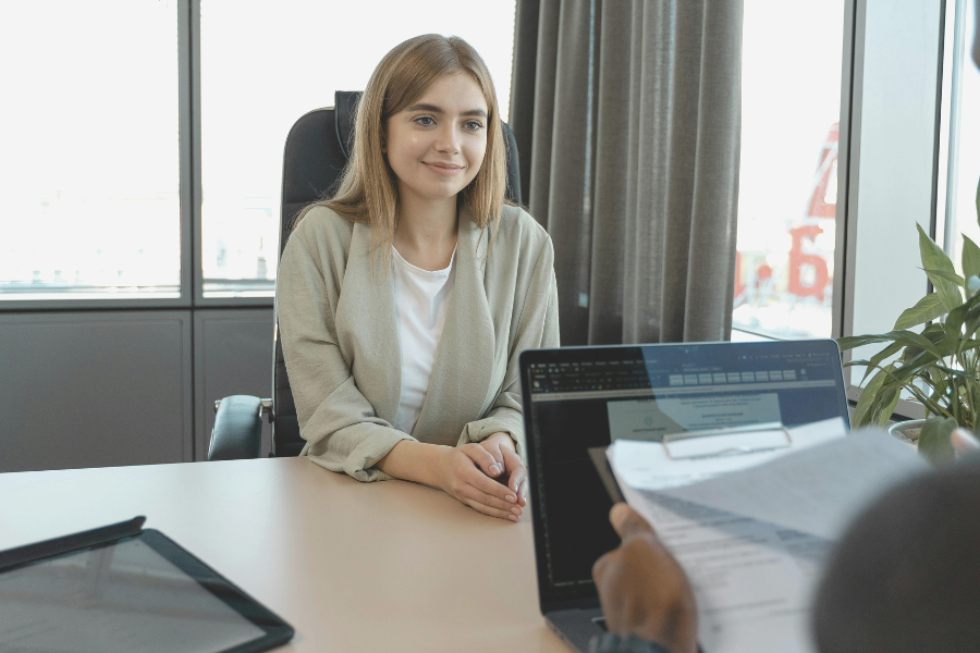 What to Bring to An Interview to Get the Job - jingaliang